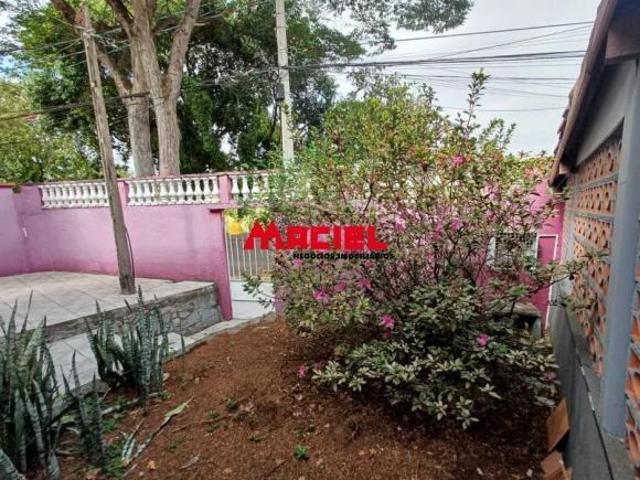 CASA NO JARDIM SATÉLITE TERRENO INTEIRO