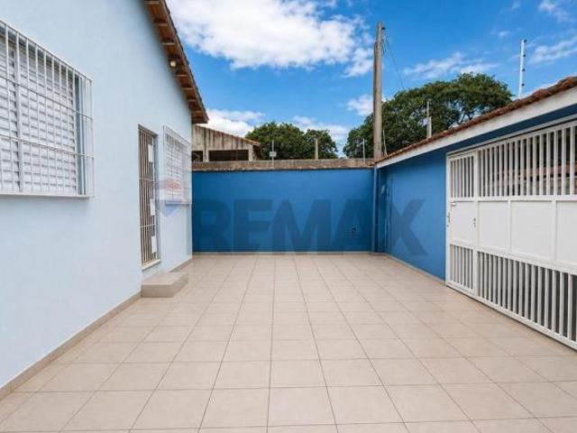 Casa no Jardim Somar: Charmosa e Bem Localizada!