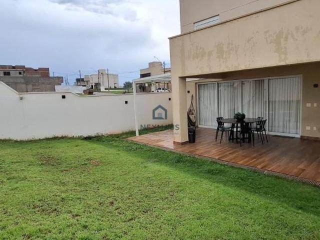 Casa no Jardins Capri, 3 suítes, 2 vagas