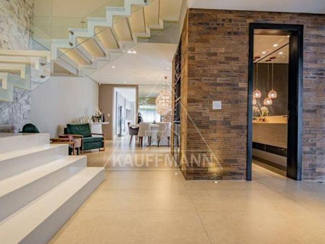 Casa no Jardins à Venda 4 Suítes, 4 Vagas 415m²