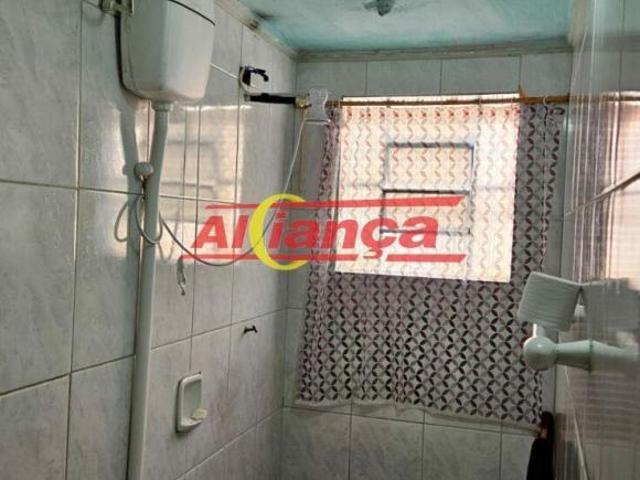 casa no Jd. Brasil com salão comercial/ uma copa e dois banheiros