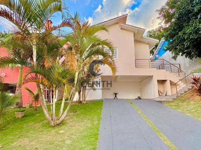 Casa no Jd. das Acácias c/ 4 Dorms 1Ste, Lareira, Amplo quintal e 4 Vagas