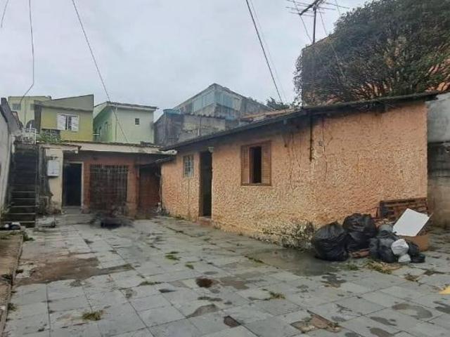 Casa no Jd. Roberto com 245 metros de terreno 380.000,00