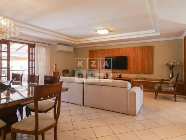 Casa no Lago Norte! Reformada com 4 quartos na Ql 6