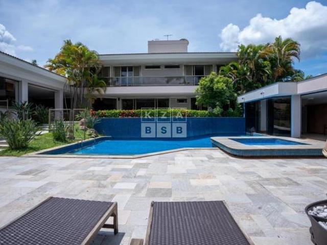 Casa no Lago Sul! QL 16 com 8 quartos
