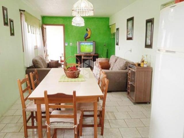 Casa no Litoral Gaúcho próxima ao mar com 06 quartos