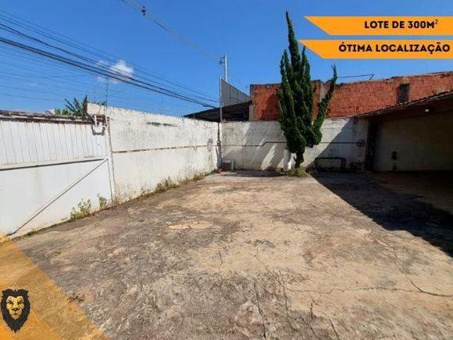 Casa no Lote Comercial com 300m na Rua 10, Chácara 129 A Vicente Pires