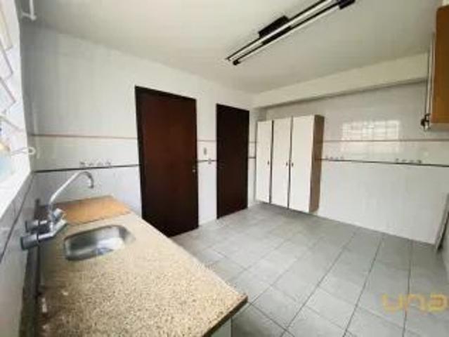 Casa no Parolin de 280 m² com 1 quarto