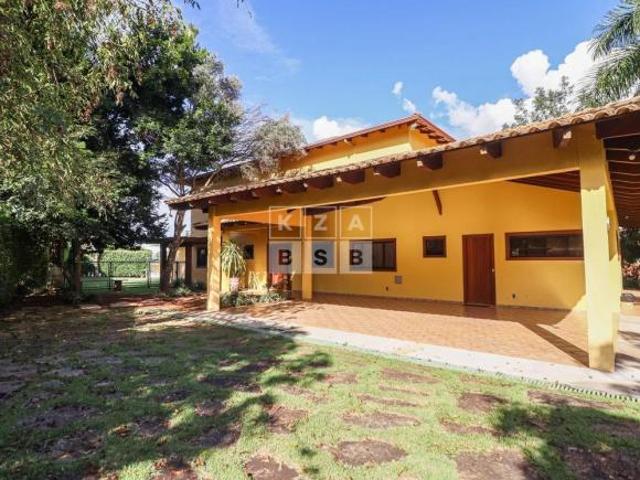 Casa no Park Way! Com acesso privativo e 4 quartos na SMPW 17