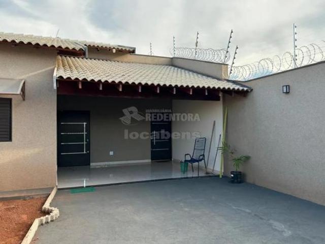 Casa no Parque Vila Nobre, Semi Nova Com 2 dormitórios sendo 1 suite, pisos em cerâmica e porcelan