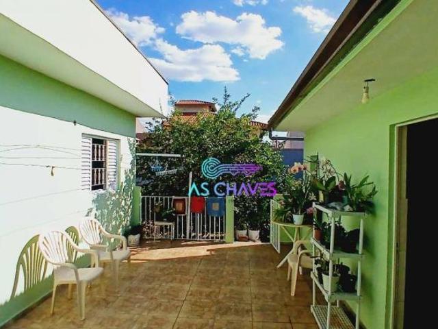 Casa no Parque Centenário com quintal 2 Quartos, 2 Vagas, Área de serviço R$ 610.000
