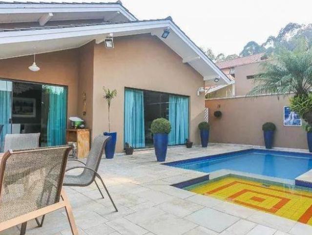 Casa no Parque dos Príncipes, com piscina, ampla garagem, 3 suítes