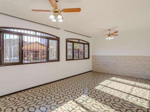 Casa no Partenon com 4 dormitórios e 4 vagas DESOCUPADA