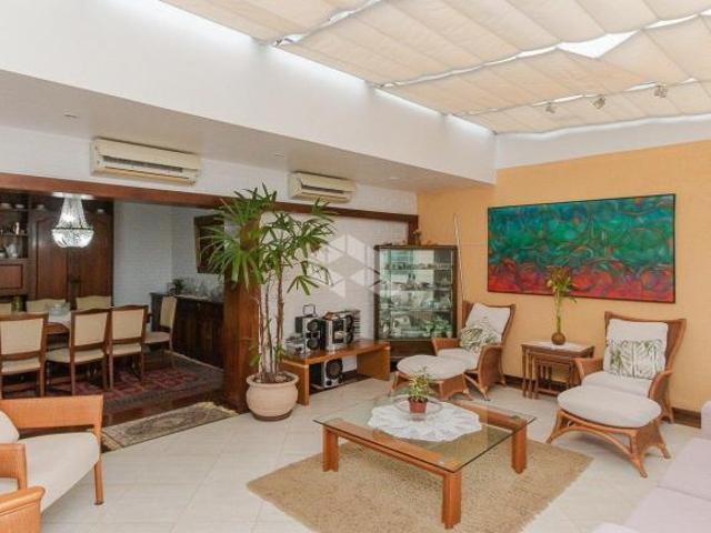 CASA NO PETRÓPOLIS COM 5 DORMITÓRIOS E 420m2