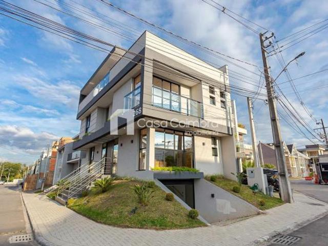 Casa no Pinheirinho com elevador privativo