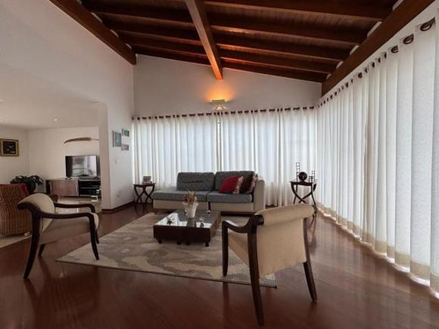 Casa no Pitangueiras com Piscina + Aceita Permuta por Apto no Centro
