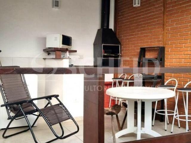CASA NO PLANALTO PAULISTA TODA REFORMADA EM RUA DE TRÂNSITO LOCAL