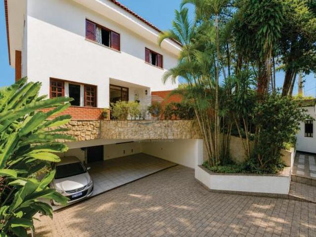 Casa no Pq. dos Príncipes 5 Dorms 4 Sts, Piscina, Ar Condicionado e Mais