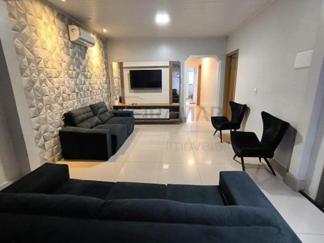 Casa no Recanto das Emas Reformada e Moderna com Galpão Profissional de 33m