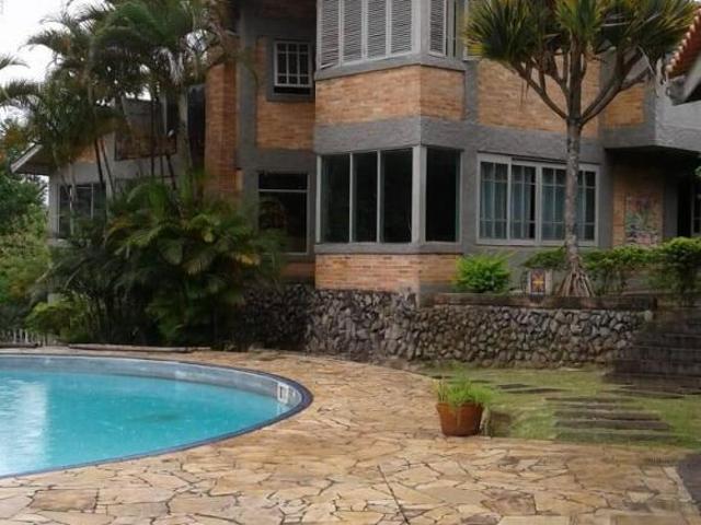 Casa no Refúgio dos Pinheiros – 4 Quartos 2 Suítes, Piscina e Lazer Priv