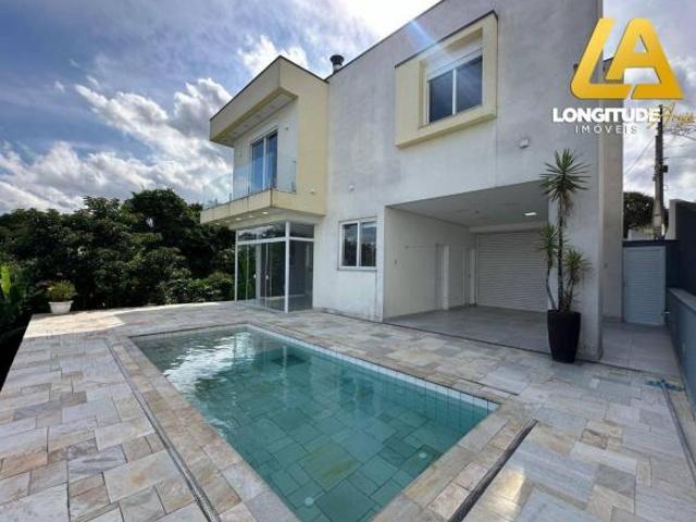 Casa no Residencial Monterey Ville com suíte master, gourmet e amplo terreno