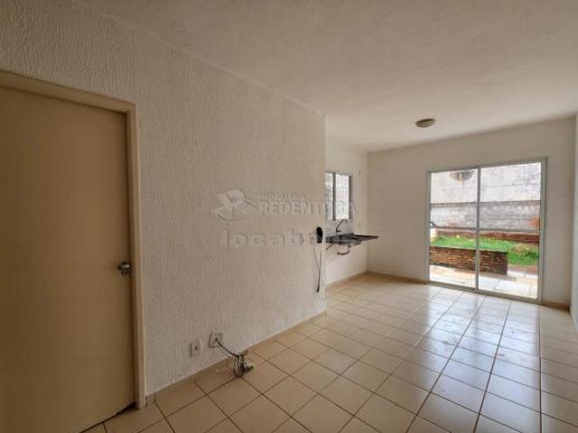 Casa no Residencial Parque da Liberdade IV com 02 dormitórios, 01 banheiro, portaria 24h, área de la
