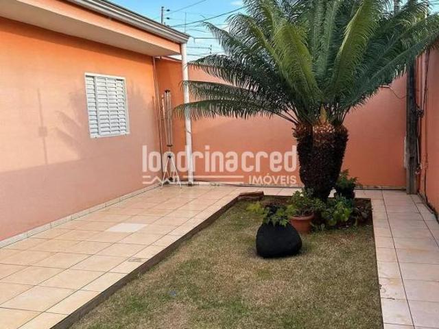 CASA NO RESIDENCIAL VENEZA COM 03 QUARTOS 02 BANHEIROS 3 VAGAS DE GARAGEM COM EDICULA COM 4 COMÔDOS