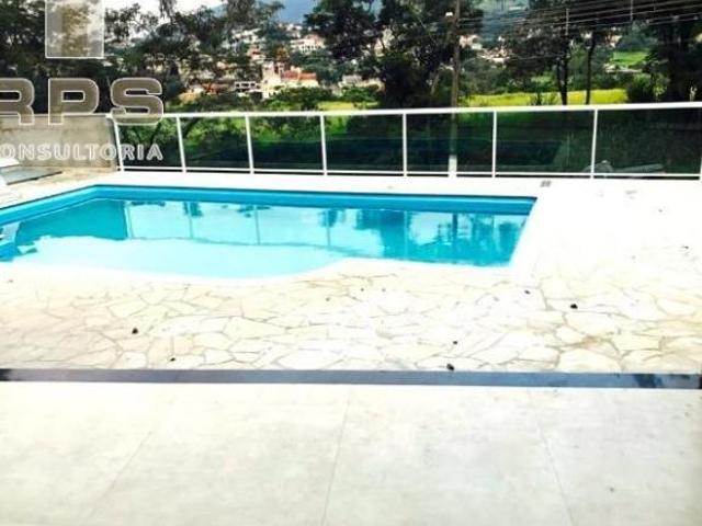 Casa no Retiro das Fontes em Atibaia com 3 quartos sendo 3 suítes, área gourmet, piscina, quintal e