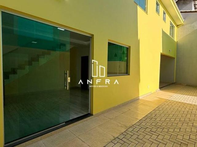 Casa no Santa Rosa com 3 Qts suíte com sacada e 2 vagas