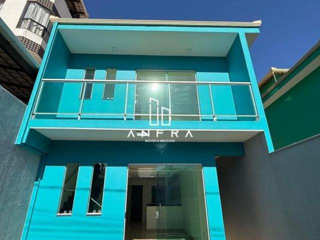 Casa no Santa Rosa com 3 Qts suíte com sacada e 2 vagas