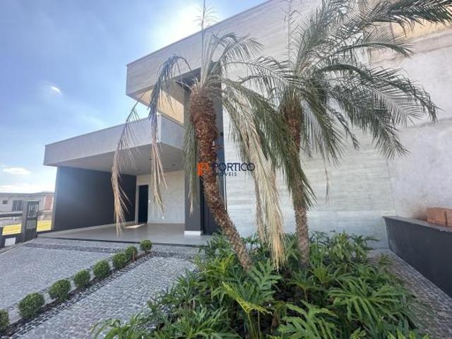 Casa no Santorini Residencial Club: 3 suítes, piscina e escritório!