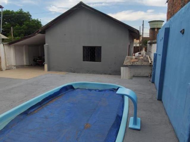 Casa no Sarandi de 2 dormitórios e pátio com piscina