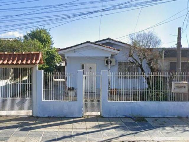 Casa no Sarandi de 2 dormitórios e pátio