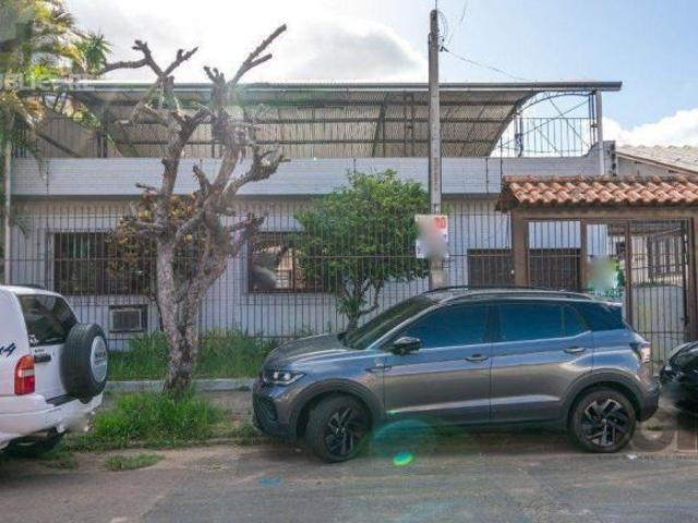Casa no Sarandi de 2 dormitórios e 2 vagas DESOCUPADA