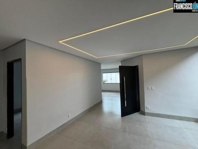 CASA NO SETOR GOIÂNIA 2