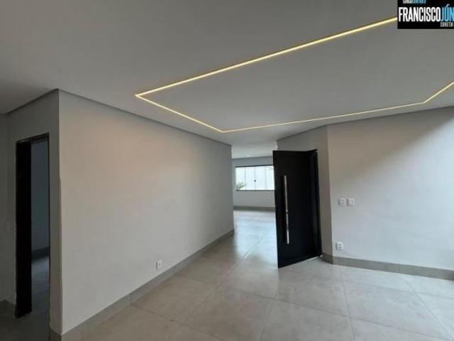 CASA NO SETOR GOIÂNIA 2