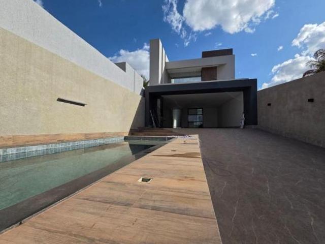 CASA NO TAGUÁ PARK – EM CONDOMÍNIO – IPTU DESMEMBRADO – CHURRASQUEIRA – PISCINA – 4 QUARTOS – 500 M²