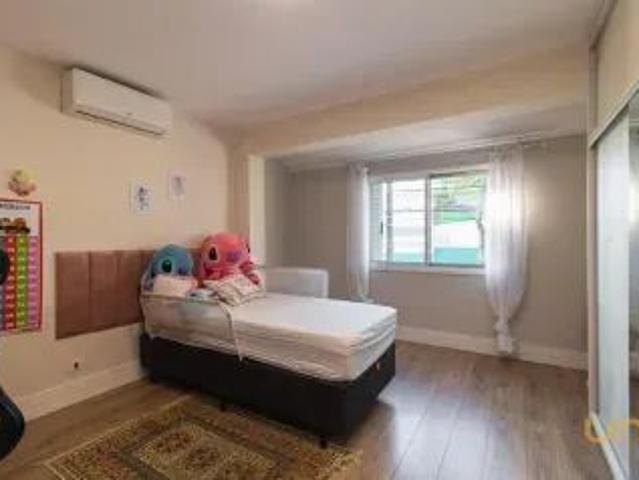 Casa no Tarumã de 280 m² com 3 quartos