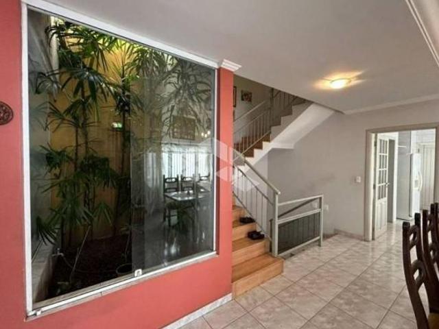 CASA NO TATUAPE COM AMPLO QUINTAL E 3 QUARTOS