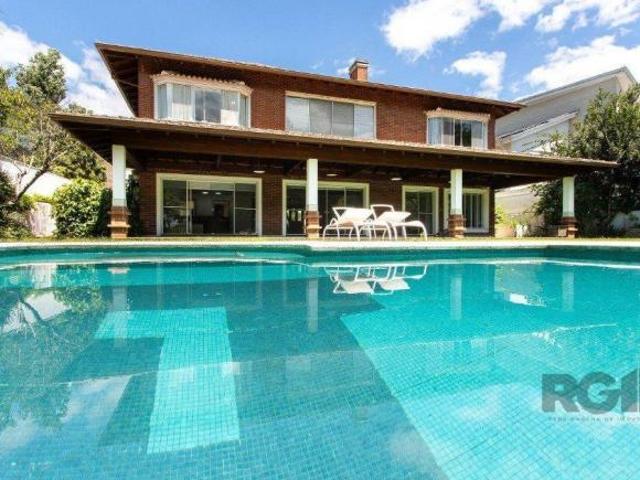 Casa no Terra Ville com fundo para o lago. 4 suítes