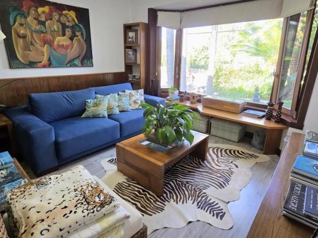 Casa no Terra Ville com fundo para o lago, com 4 suites