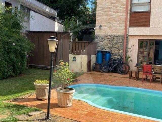 Casa no Tremembé com 4 Quartos e 3 Vagas. 326m² Quintal com piscina e churrasqueira