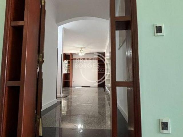 Casa no Trujillo com 3 quartos, 5 banheiros, 3 vagas e 250m²