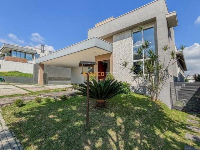 Casa no Urbanova com 4 domitórios sendo 3 suítes e 600m² de terreno
