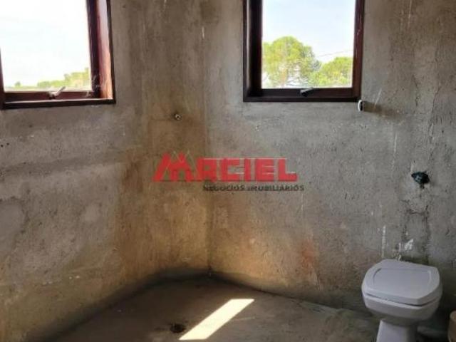 CASA NO URBANOVA EM CONDOMINIO FECHADO COM EDÍCULA NOS FUNDOS