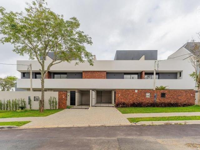 Casa no Valli Del Pasubio |||, 03 Dormitórios, 02 Vagas, Terraço com Churrasqueira, Santa Felicidade