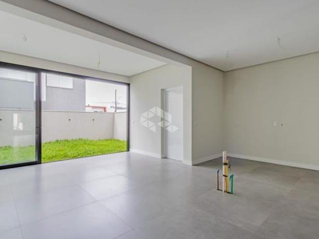 Casa no Villa Amalfi, bairro Hípica, com três suítes e três vagas