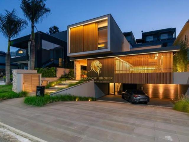 Casa no Villa Solaia com 456m² e Arquitetura Contemporânea no Tamboré