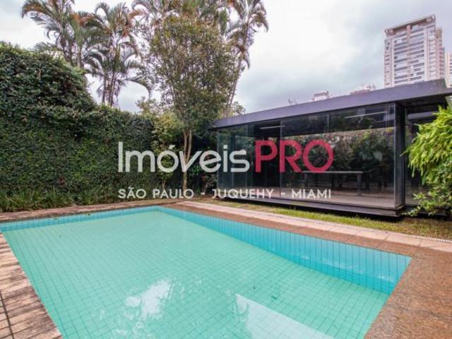 Casa noBrooklin com 340m²