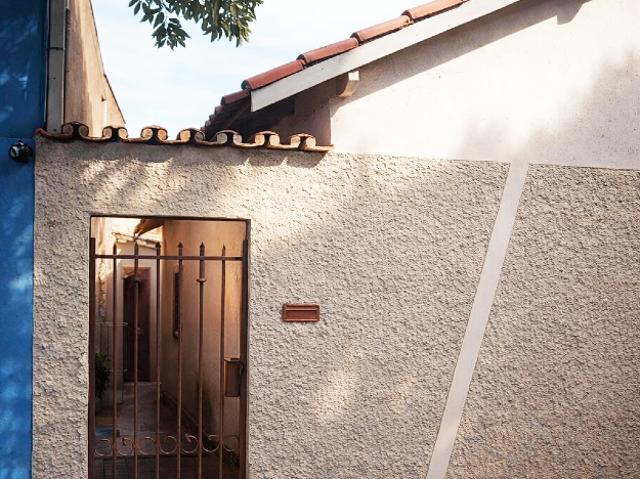 CASA NOS FUNDOS COM 02 QUARTOS, SALA, QUINTAL NO BOA VISTA